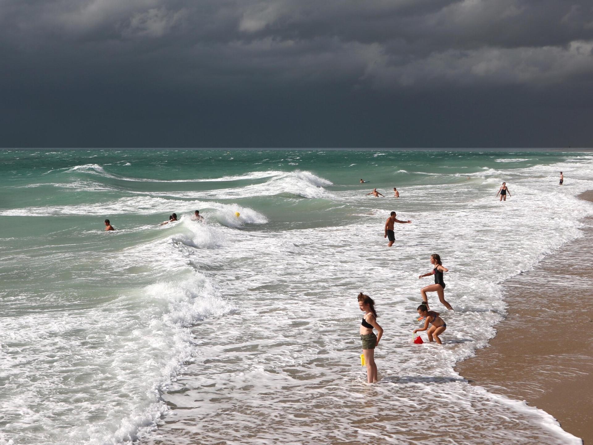 Pourquoi la mer est-elle parfois verte et bleue par endroit ...